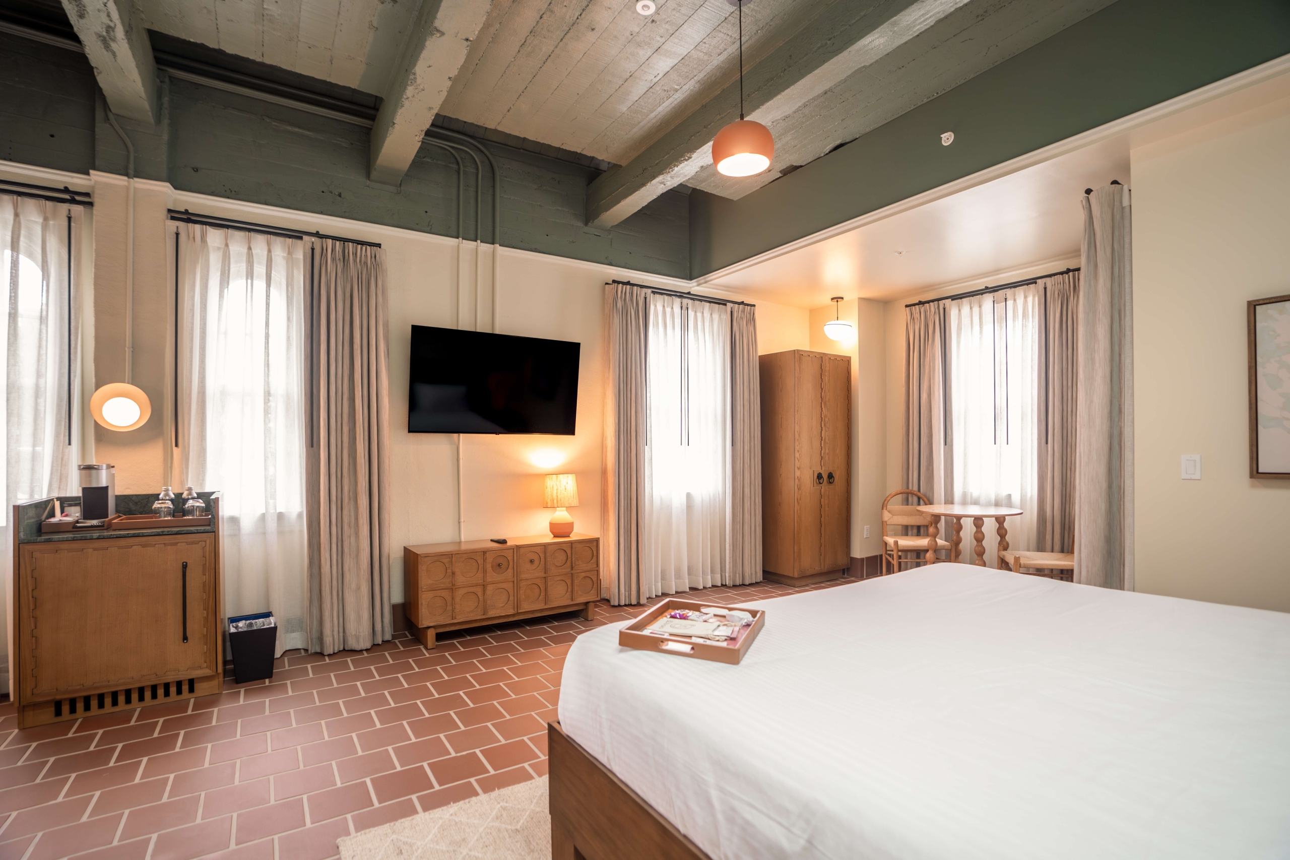 Stone King Suite Sofa Patio | Murrieta Hot Springs Resort